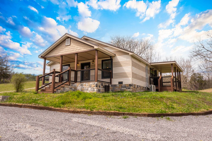 Cozy 2br Home  Near Downtown Sevierville! - Sevierville, TN