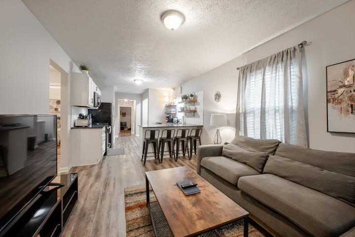 *Derby City Sanctuary- 4 Bed 2 Bath Renovated Home - Kentucky Derby - Louisville