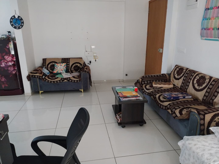 One Private Room In 2bhk For Long Or Short Stay - Gandhinagar