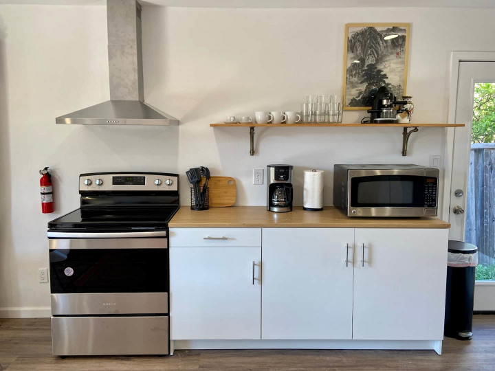 Spacious Bright Renovated | No Guest Service Fees - San Mateo, CA