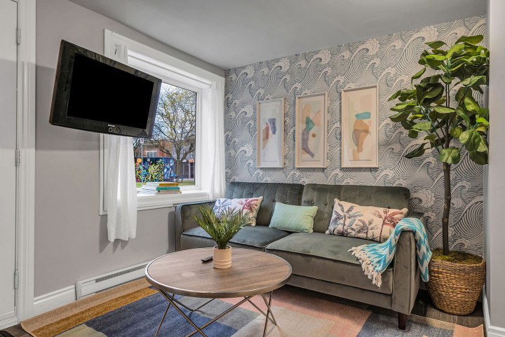 Cozy Downtown 1br | 5 Min To Waterfront | Parking - Cornwall, ON, Canada