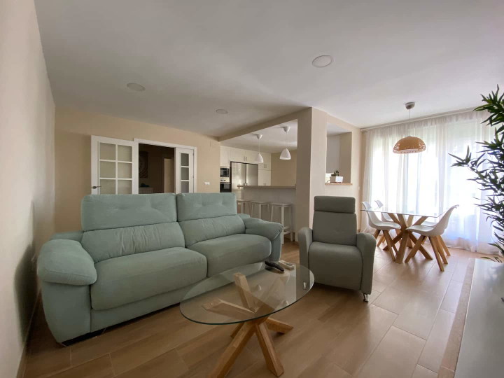 4 Dormitorios 2 Baños Con Parking Ideal Grupos. - Jerez de la Frontera