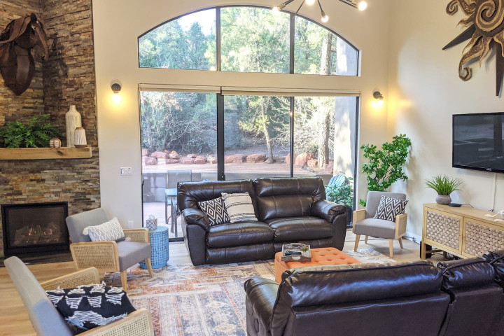 Sedona Retreat: 2 King Suites, Fireplace & Hiking - Sedona, AZ