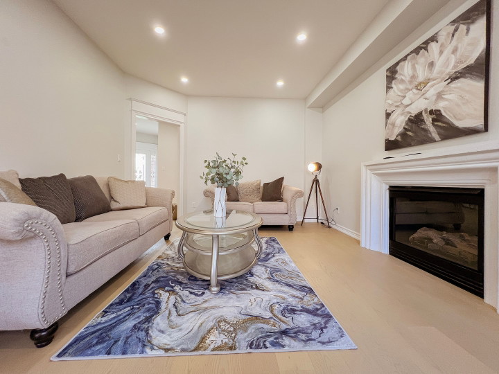 Deluxe Central 4br Home + Patio & Free Parking - Vaughan