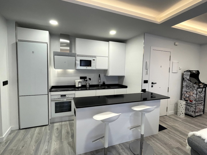 Apartamento Nuevo Con Patio, Situado En El Centro. - Ávila