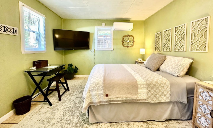 Downtown Coastal Cottage 7 Miles From Beach - Pensacola, FL
