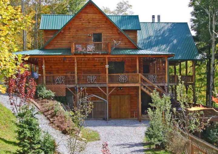 7 Bedroom 5.5 Bath Stunning Luxury Log, Reunions & - Maggie Valley, NC
