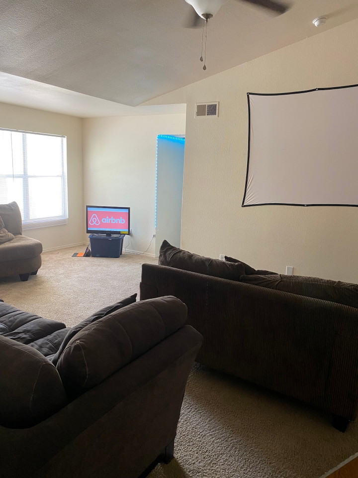 Lovely 3-bedroom Rental Unit, Pool & Home Theater - Española, NM