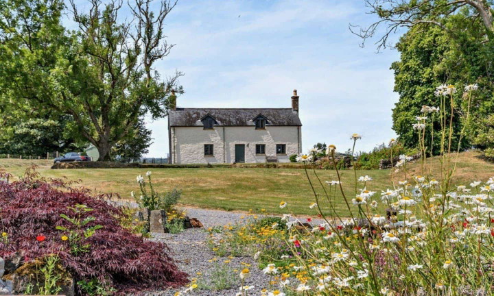 Charming Farmhouse Retreat With Stunning Views - Laugharne