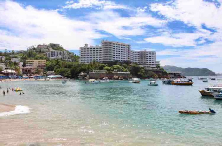 Depto. Alberca Vista Al Mar / Apartment On Beach - Acapulco