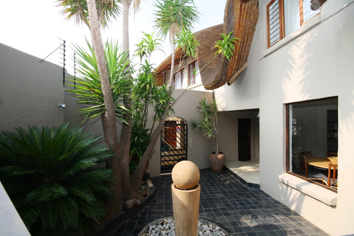 The Thatch House On The Park - Randburg