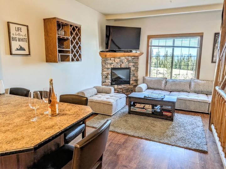 3br/2b Th, Ski-in/walk-out, By Ski Run, New Private Hot Tub, Fireworks View! - Big White Ski Resort, BC