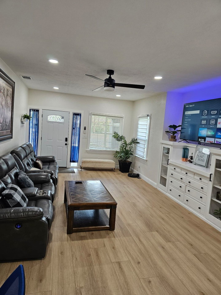 Clean Cozy Home With Game Room - Fresno, CA
