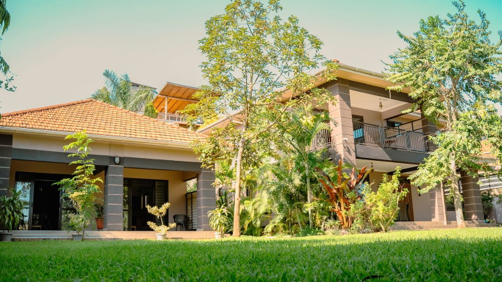1843 Corner House - Uganda
