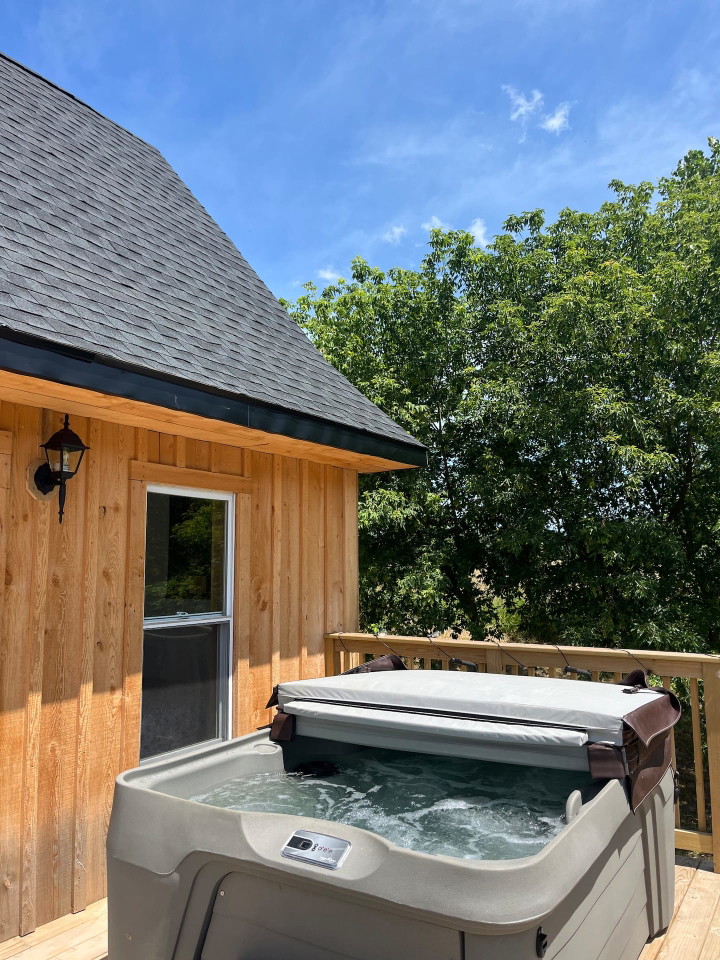 Cozy Finger Lakes Cabin, Hot Tub Oasis - Finger Lakes, NY
