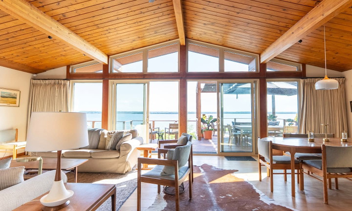 Lux Lake Front Cottage With Pvt Dock & Boat Lift - Canada