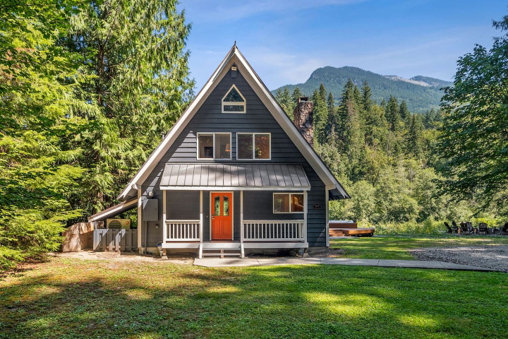 Diamond On The Sky: Riverfront W/ Spa & Wifi - Skykomish, WA