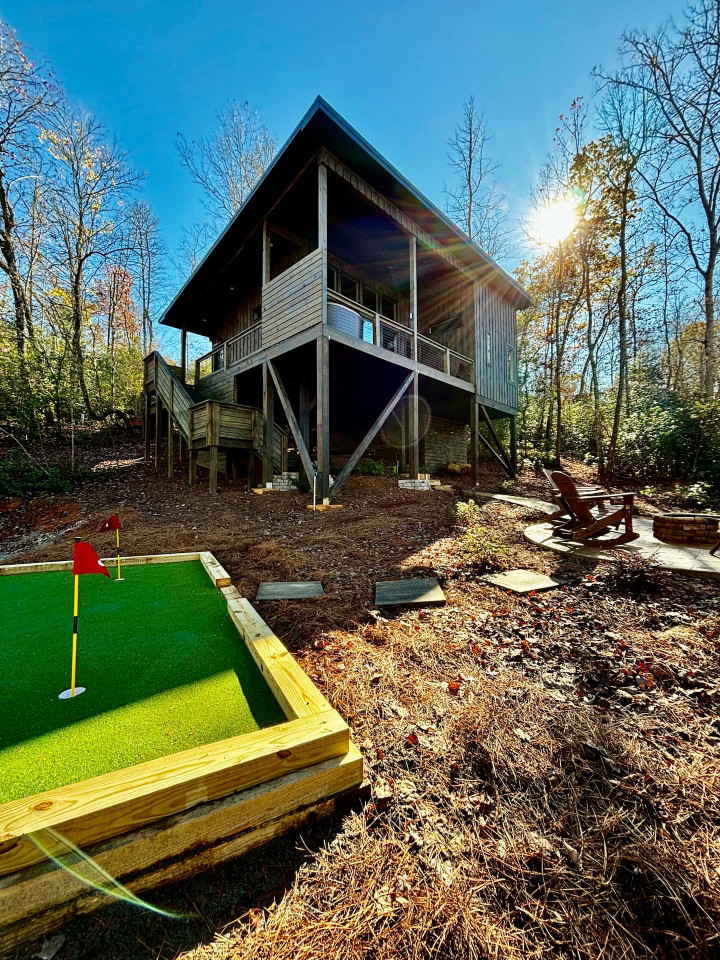 Luxury Treehouse, Hot Tub, Sauna, Pond, Golf Green - Dahlonega, GA