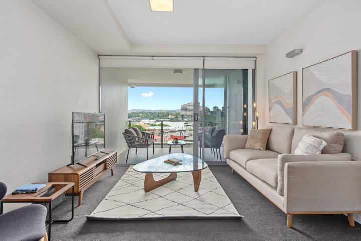 1br W/ Mountain Views, Pool & Parking ~ Near Cbd - Brisbane