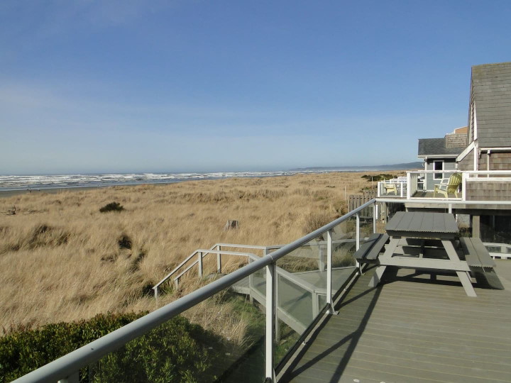 Lighthouse - Right On The Beach ( New Hot Tub ) - Moclips, WA