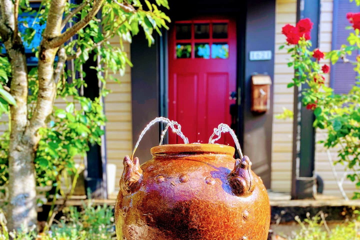 2 Min To Shops, Food & Transit: Kenton Garden Home - Portland, OR