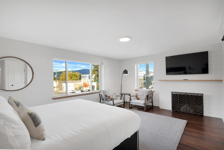 Summit Lofts, Extra Large Executive Suite, #210 - Mount Shasta, CA