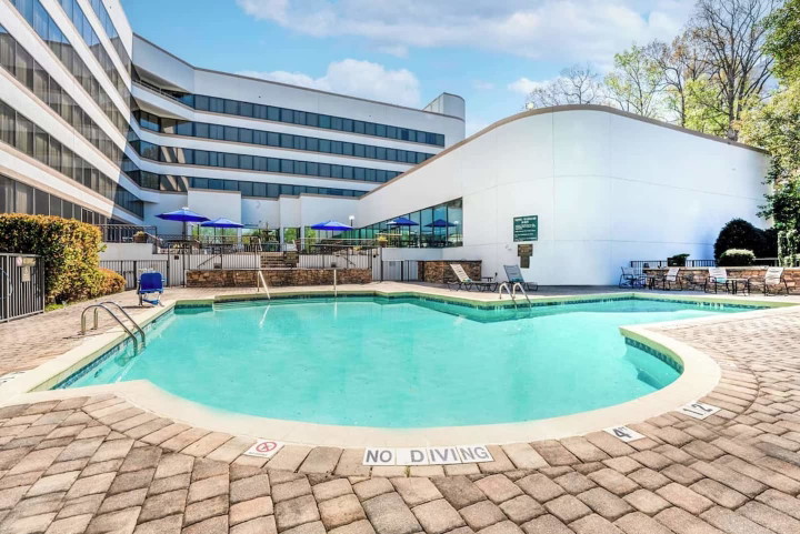 Close To Charlotte Airport + Free Shuttle & Pool - Charlotte, NC