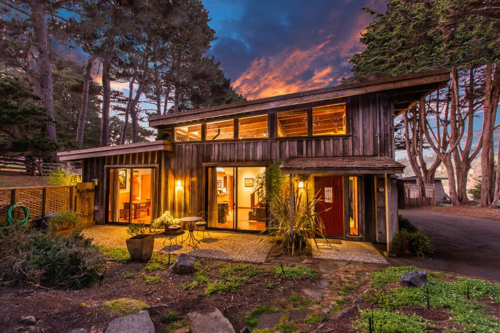 Chapman Point Cottage- Lavish Simplicity Across The Bay From Mendocino - Mendocino, CA