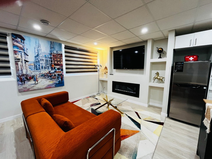 New Modern Private Suite, Full Kitchenette & Wi-fi - Winnipeg
