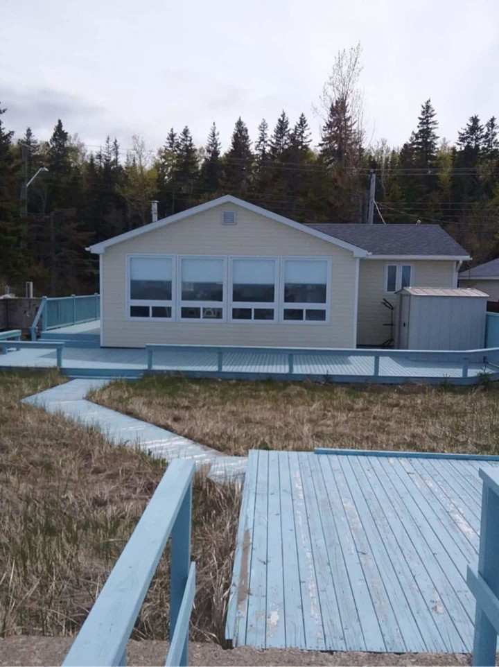 Beachfront Home - Bathurst, NB