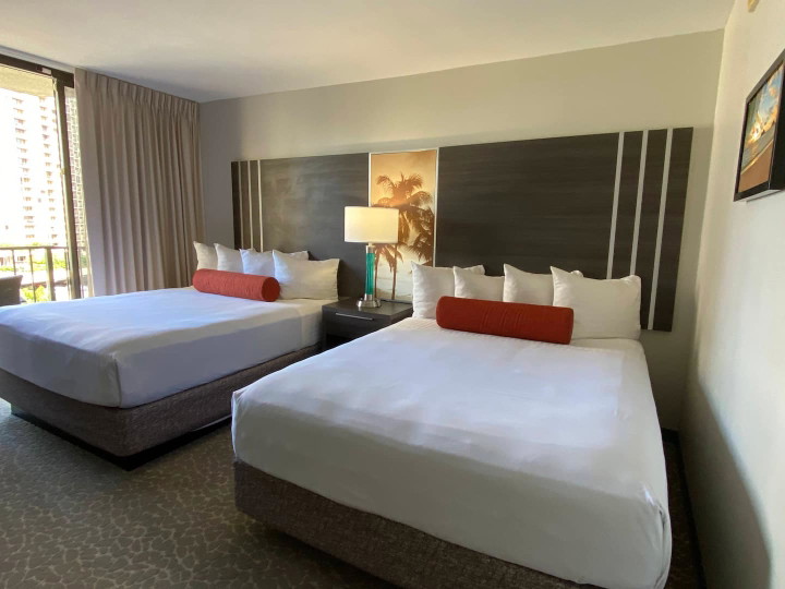 ~Newly~ Remodeled Charming Studio Condo With Pool! - Honolulu, HI