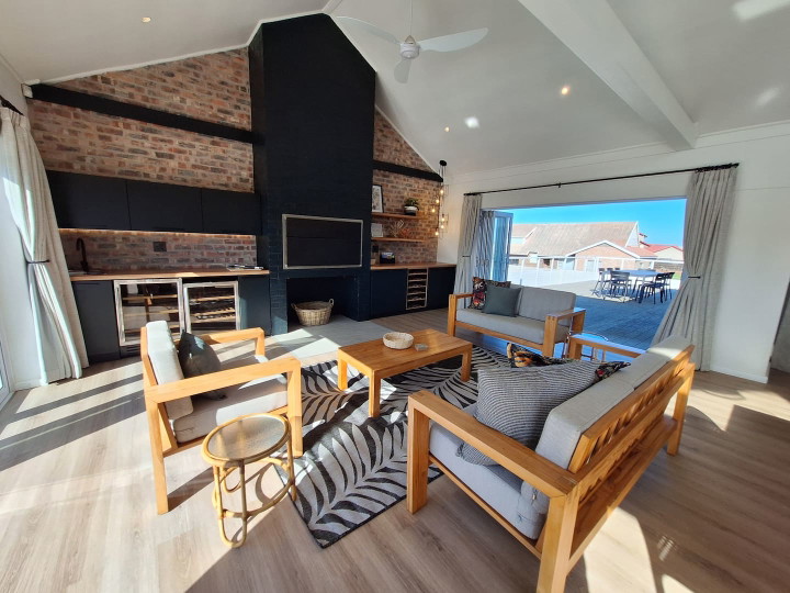 The Rest Beach House | Solar | Pool - Port Alfred