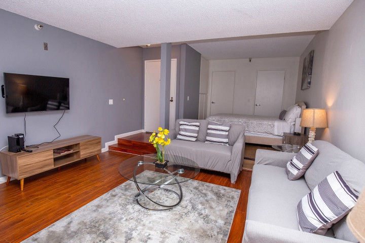 Pristine Hollywood Studio - Fully Furnished - Los Angeles