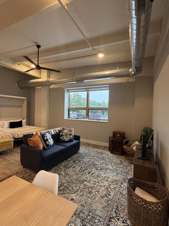 Heart Of Downtown Chelsea Apartment - Chelsea, MI