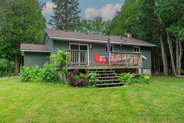 Court Side Escape - Private Wooded Lot - Tobermory