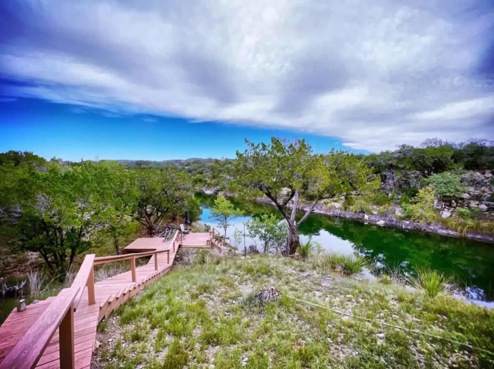 Hondo Creek | 3br Cabin With Creek & Fishing Spot - Utopia, TX