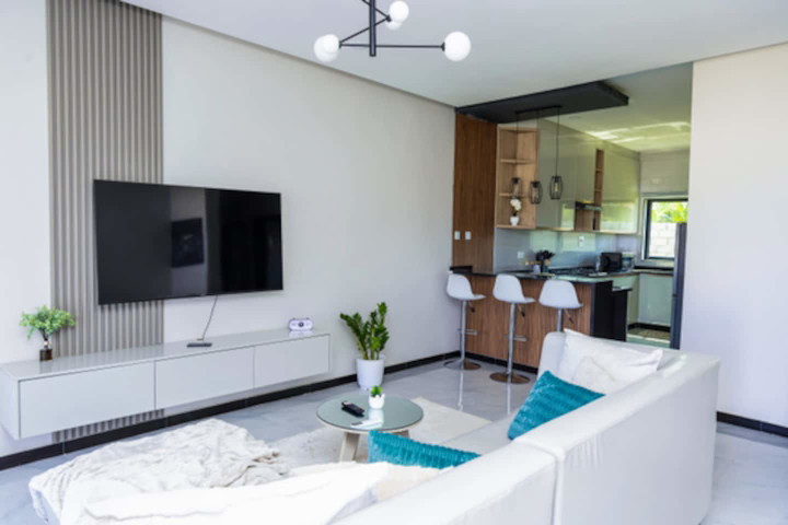 Luxury Suite Near Airport|backup Power+ Fast Wi-fi - Zambia