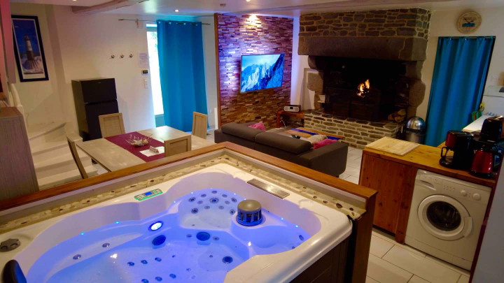 Lodge Avec Jacuzzi A 10 Min Du Mont St Michel - Pontorson