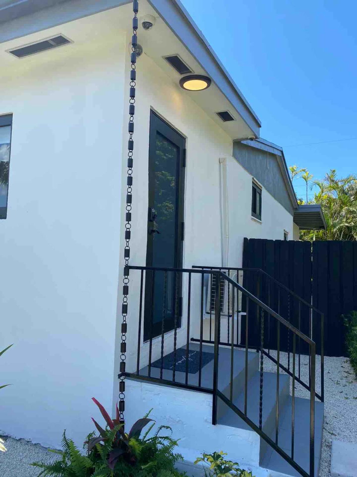 Fully Renovated Studio Near Coral Gables & Calle 8 - Miami, FL