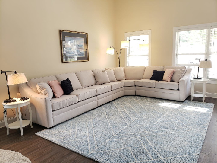 Spacious, Immaculate Home With Screened Porch - Blacksburg