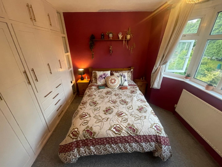 Spacious 3-bed House In Windsor - Slough