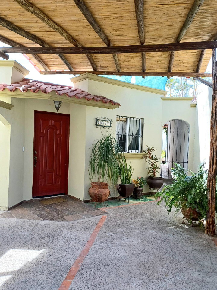 Golden Grassland House - Sinaloa