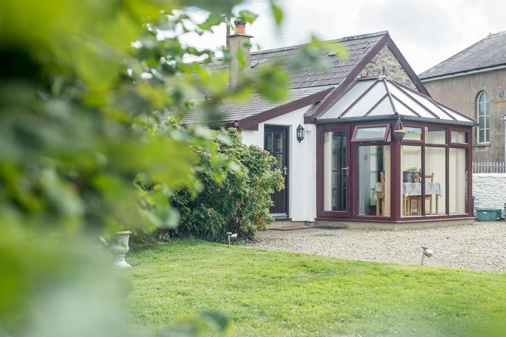 Cosy Rural Cottage, Woods & Waterfall Nearby - ペンブルックシャー