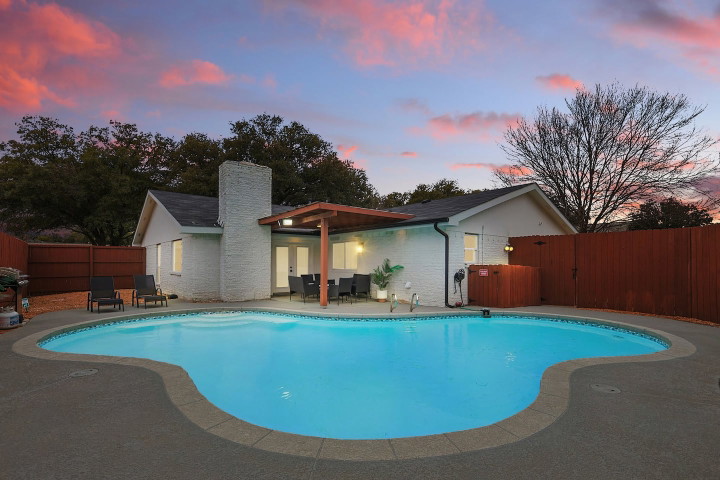 Modern Luxury X Backyard Pool Retreat, 4-bd, 2-ba - Allen, TX