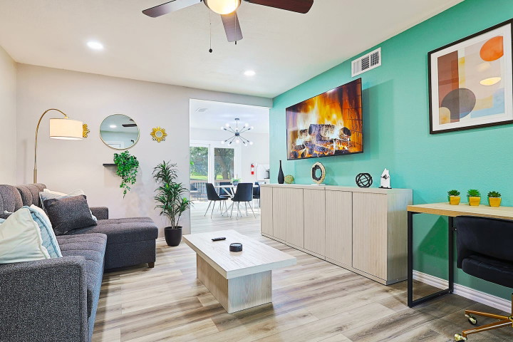 Parkside Retreat For Families & Groups | Sleeps 11 - Richardson, TX