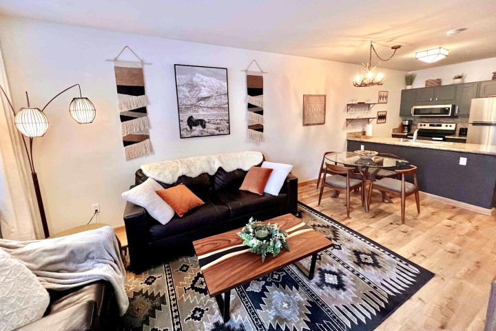 Modern Ski In Ski Out Condo At Eagle Lift - Mammoth Lakes, CA