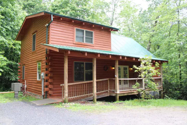 Insignificant Cabin: Spacious 5 Bedroom W/ Hot Tub - West Virginia