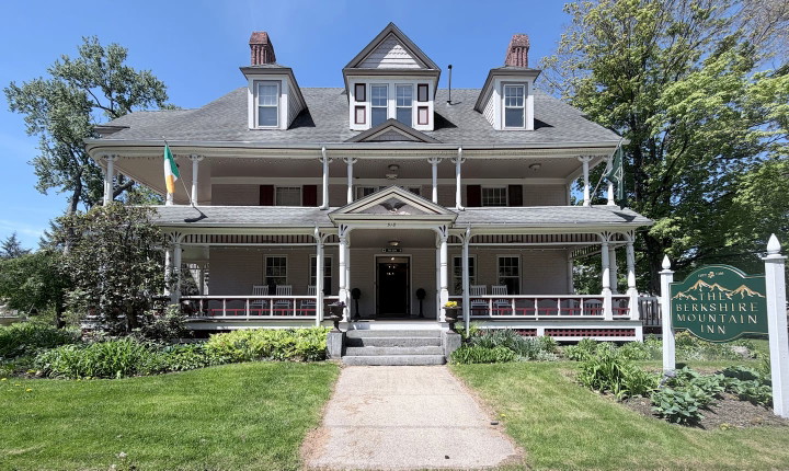 The Berkshire Mountain Inn - Mr. Pope Room - Great Barrington, MA