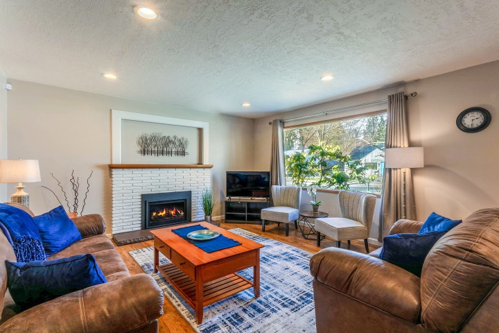 Cozy Cda Home  Fenced Yard  Fireplace  4br - Coeur d'Alene, ID