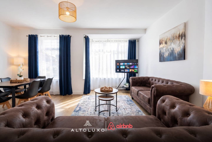 Chesterfield-chic Filton Home, Garden & Parking - Bristol